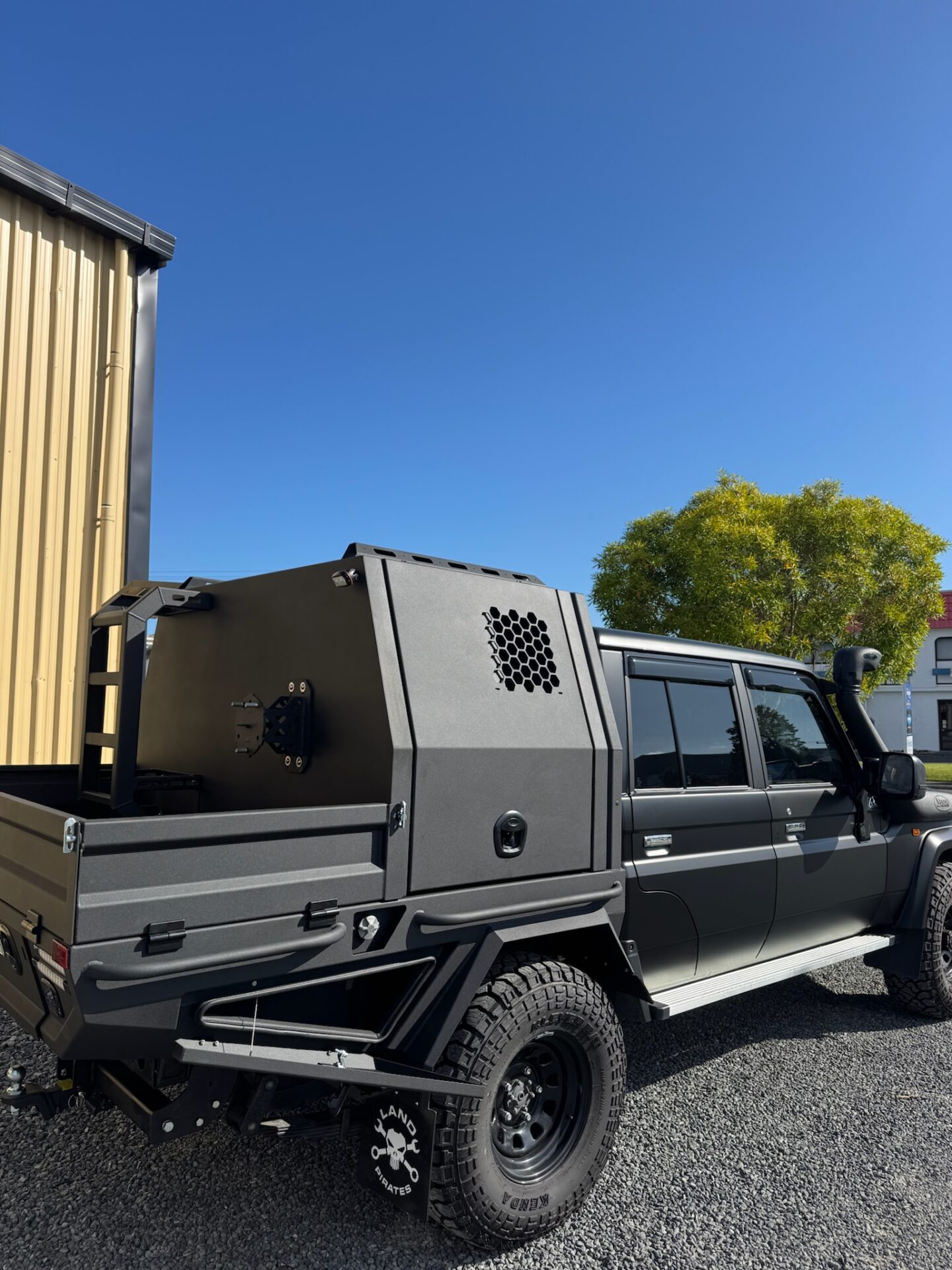 4WD Solutions LC Tray 1/2 box - Land Pirates